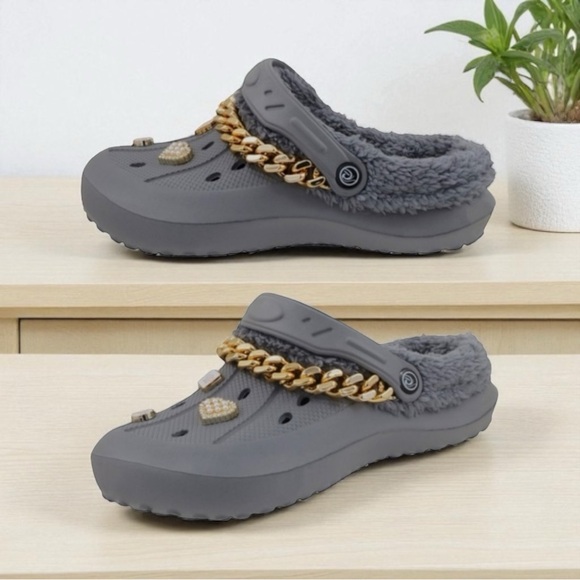 Pacific Dreams | Shoes | Womens Sherpa Lined Gray Clogs With Gold Chain ...